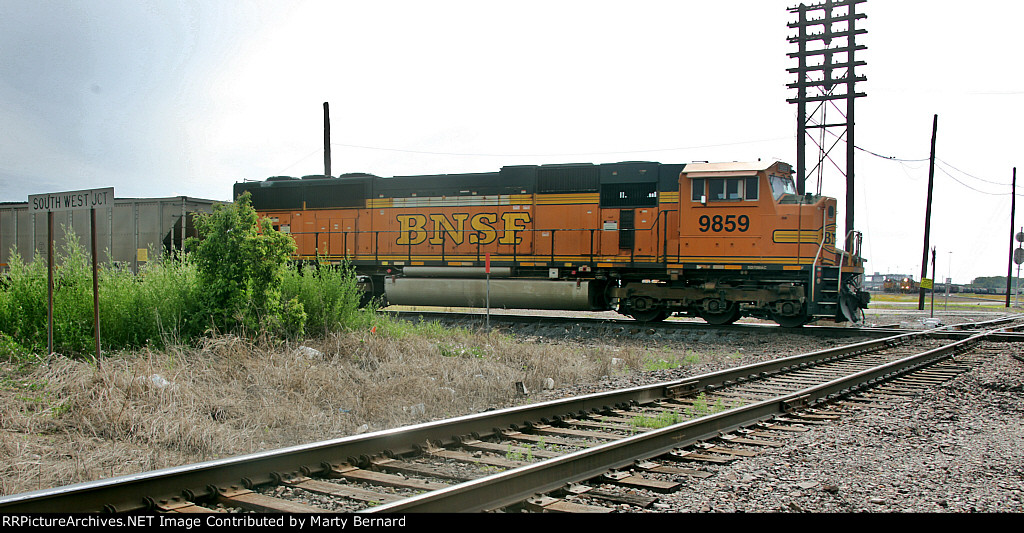 BNSF DPU 9859 at Southwest Junction